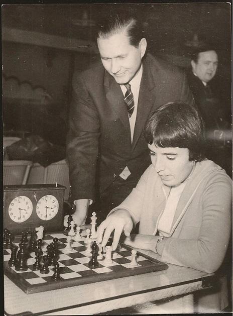 Black and white press photo with a picture of Paul Keres and Nona Gapr ...